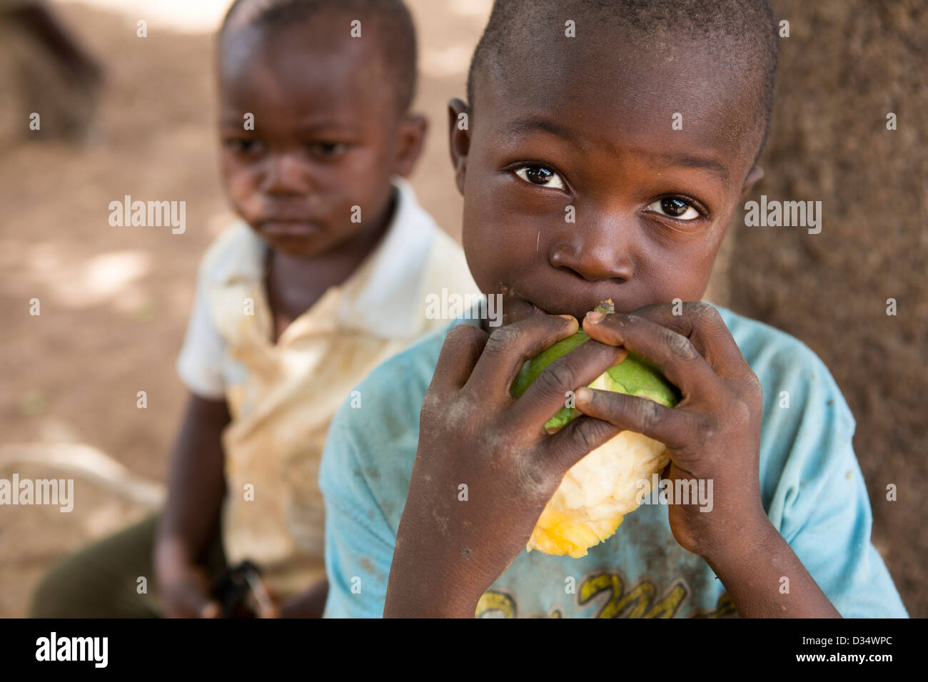Africa children eating hi-res stock photography and images - Alamy