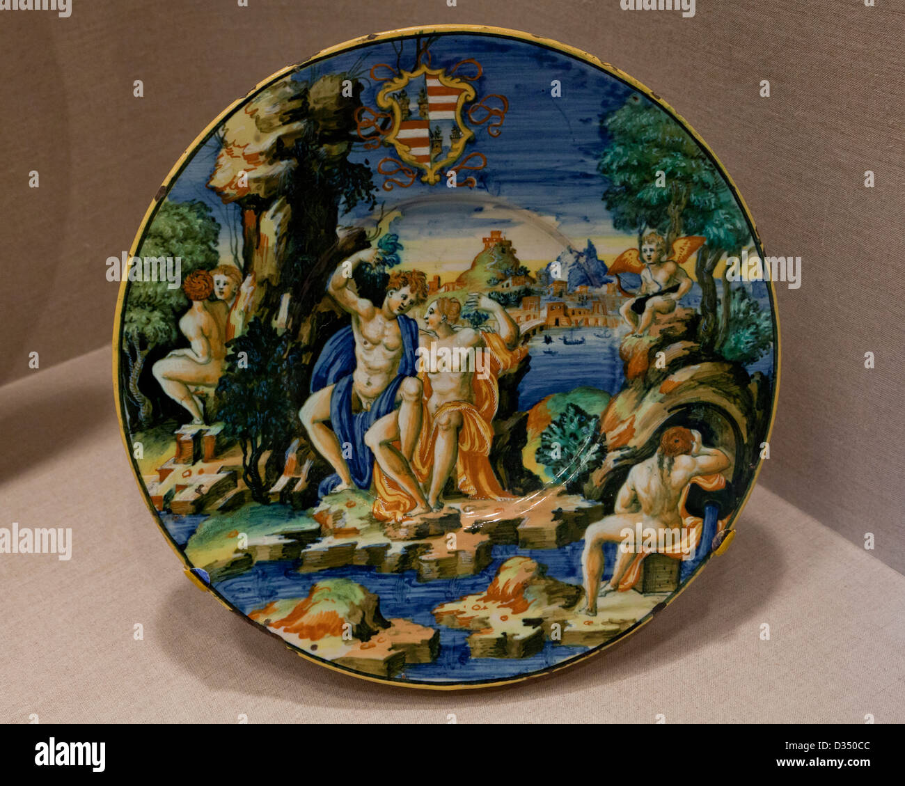 Maiolica plate hi-res stock photography and images - Alamy