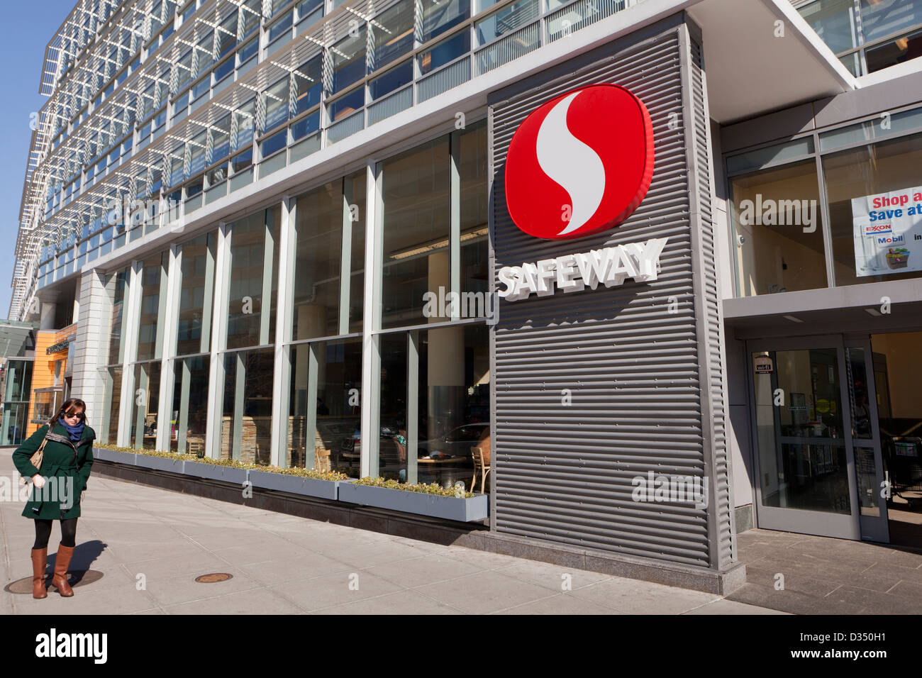 Safeway supermarket hi-res stock photography and images - Alamy