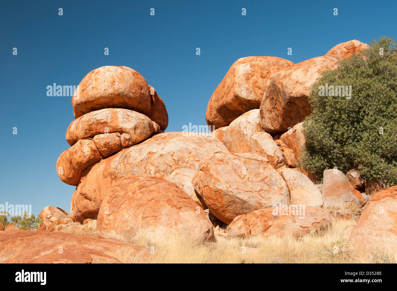 Devils marbles karlu karlu nt hi-res stock photography and images - Alamy