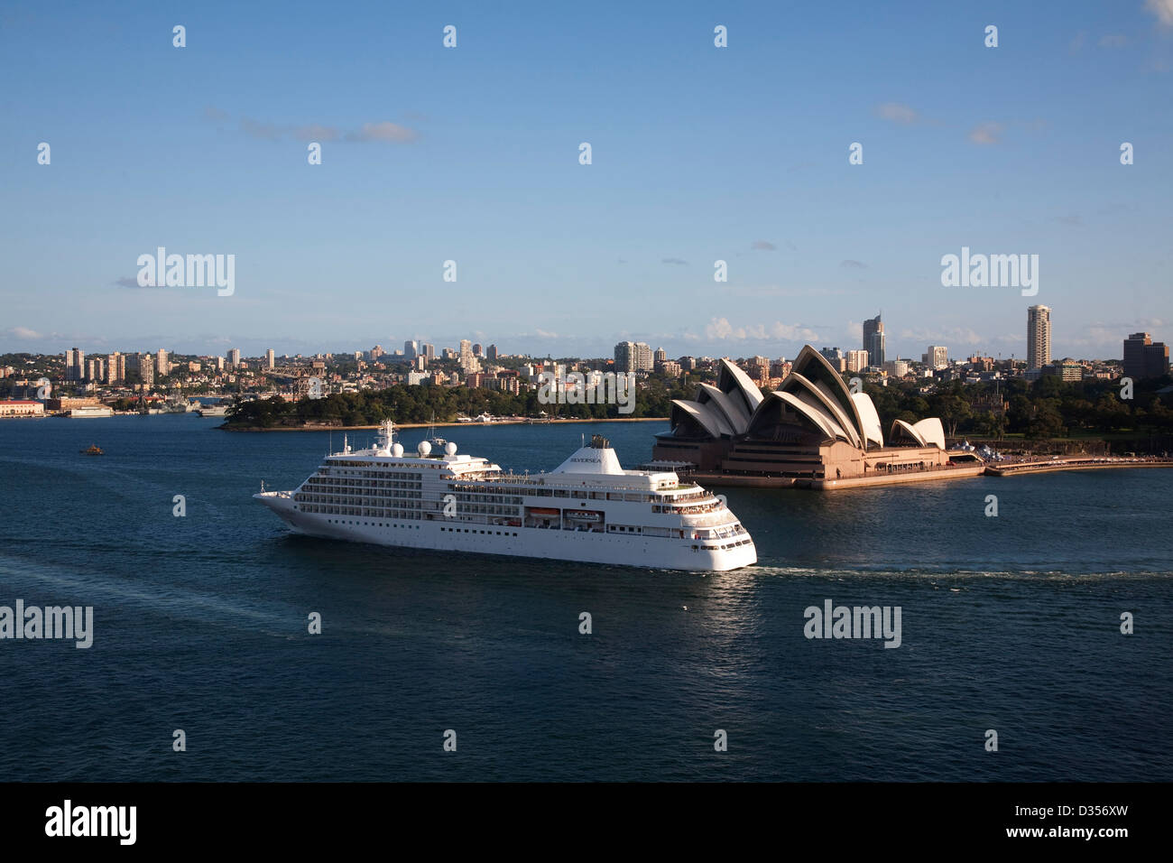 The Silver Shadow cruise ship departs from Sydney Australia in front of ...