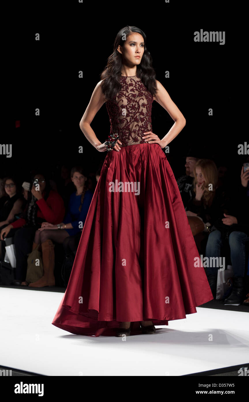 Project runway season 8 finale show hi-res stock photography and images ...