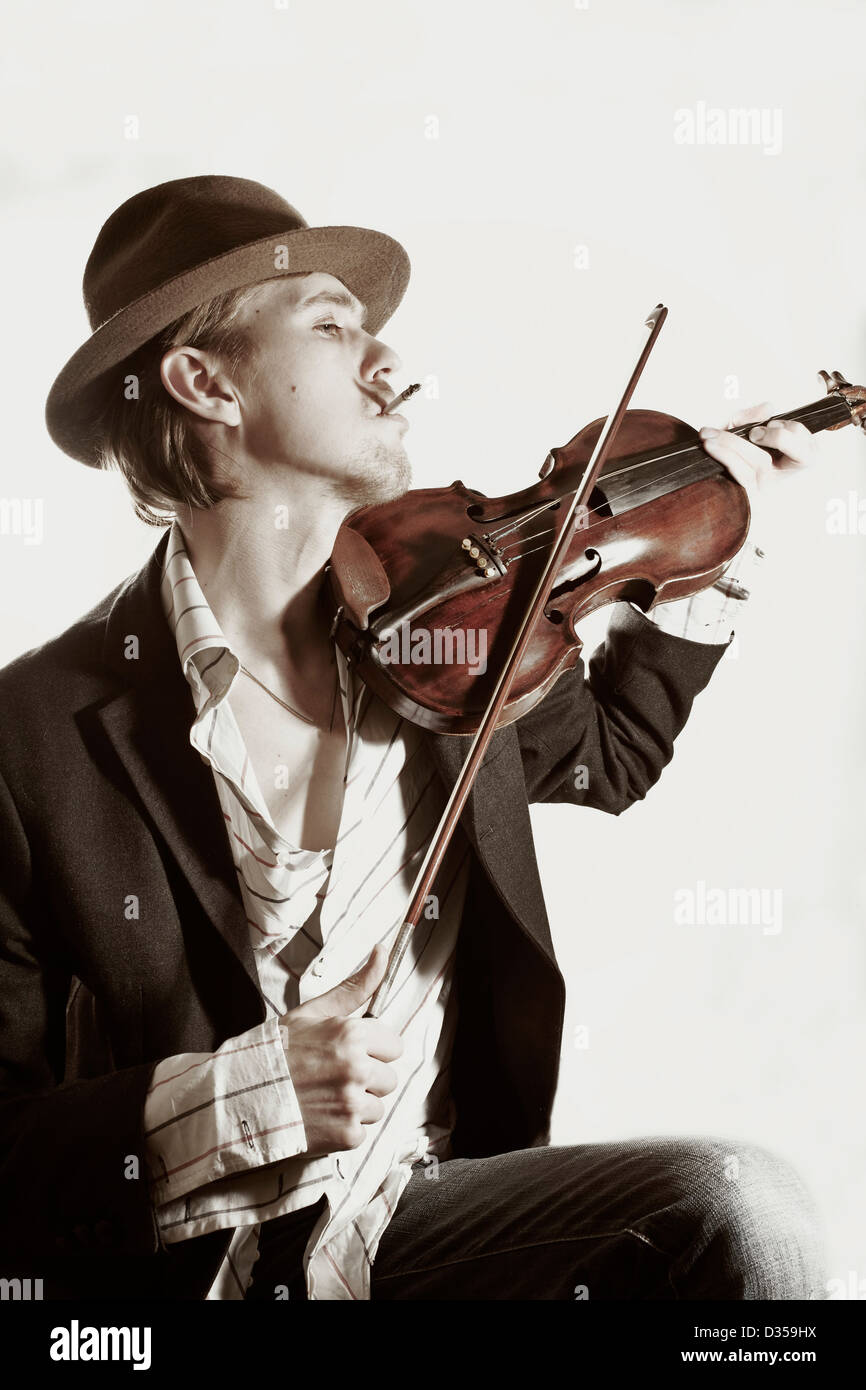 Male violinist concert hi-res stock photography and images - Alamy