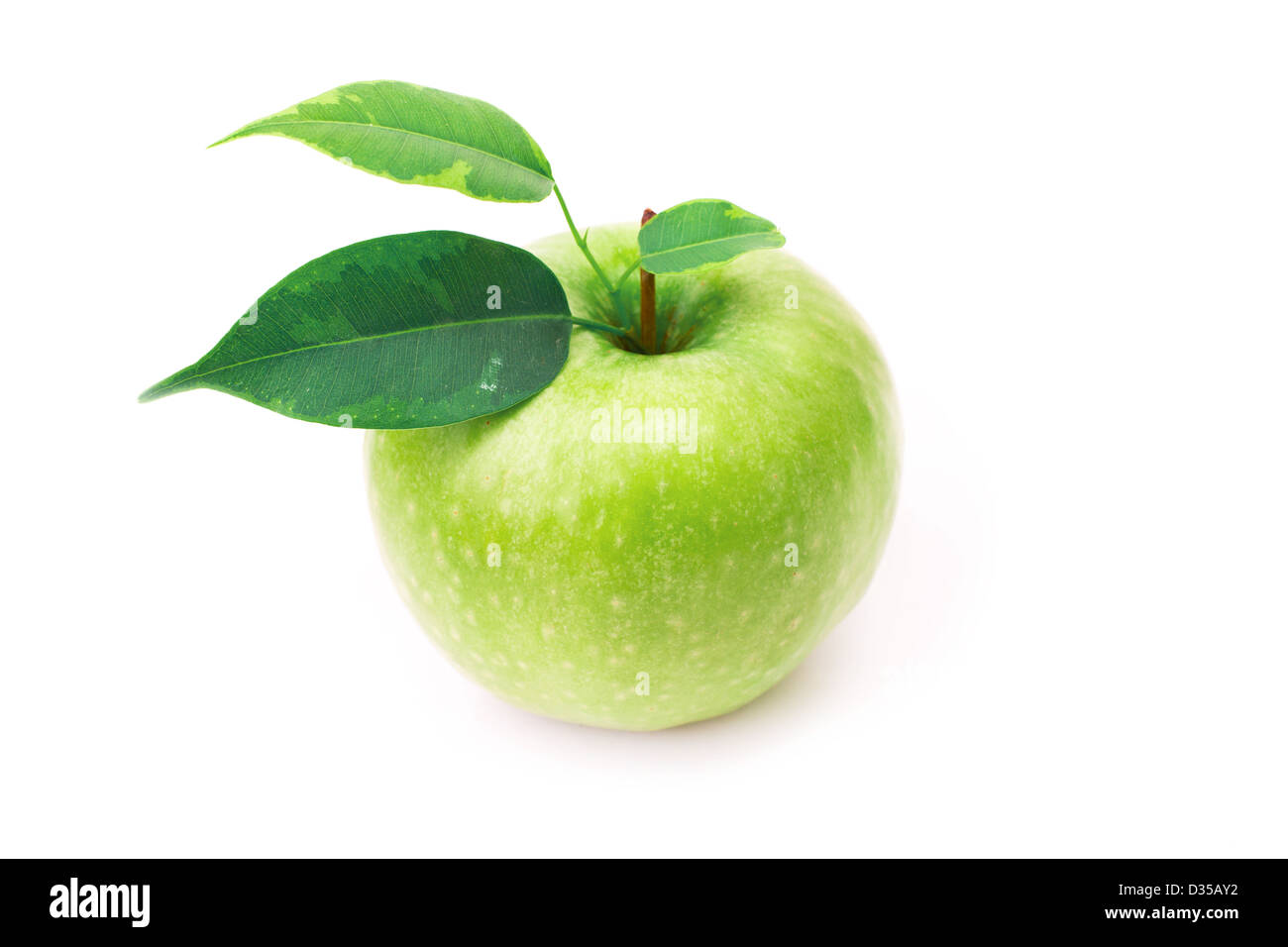 Fresh green apple with leaves isolated on white Stock Photo - Alamy