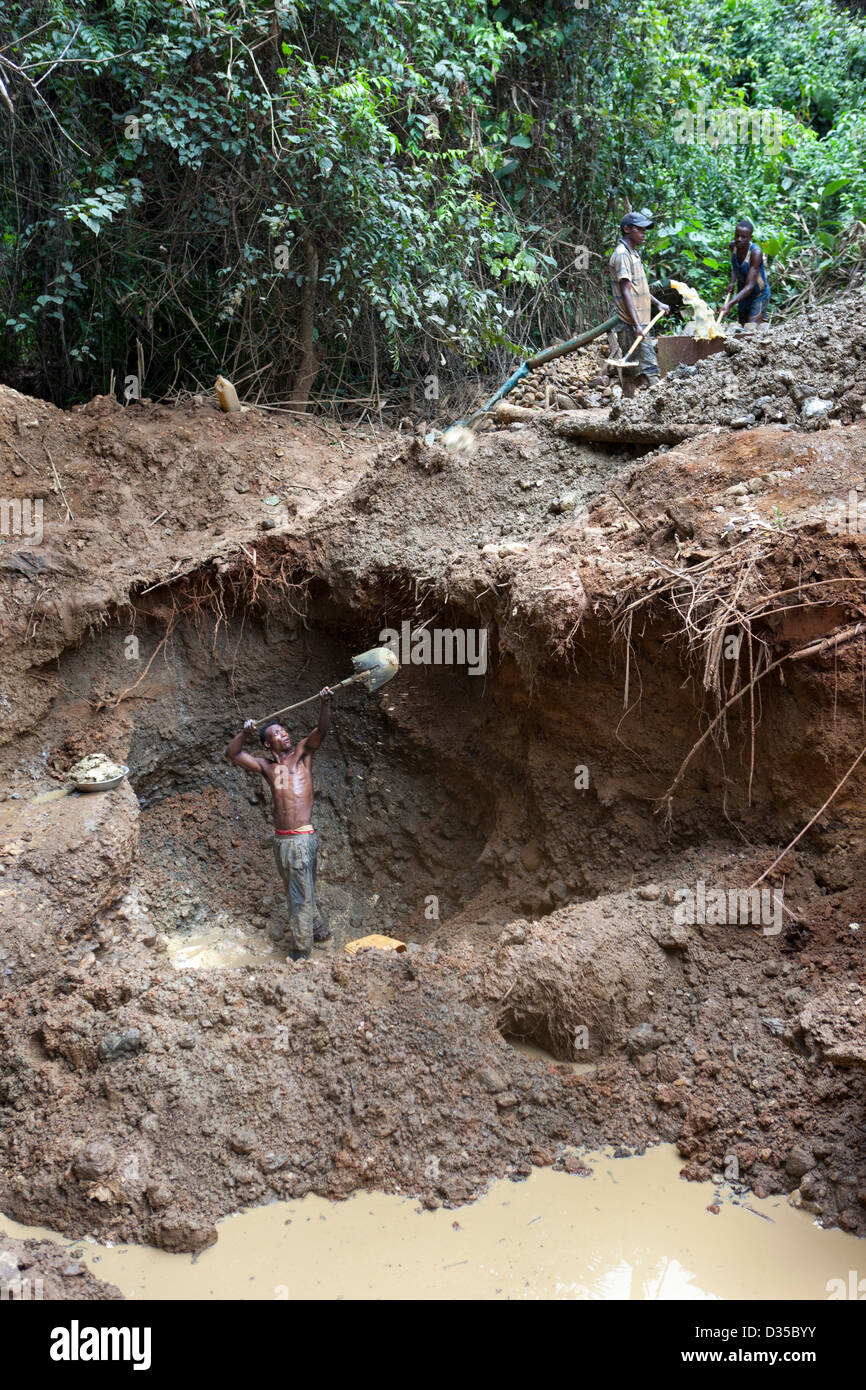 Small scale mining hi-res stock photography and images - Alamy