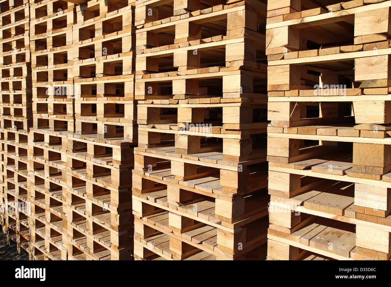 Pallet background hi-res stock photography and images - Alamy