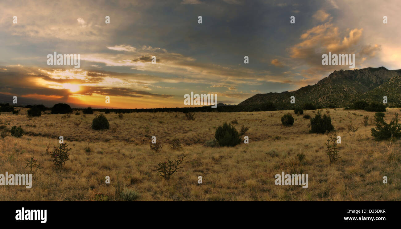 Stunning desert sunset over the Sandia Mountains of Albuquerque, New ...