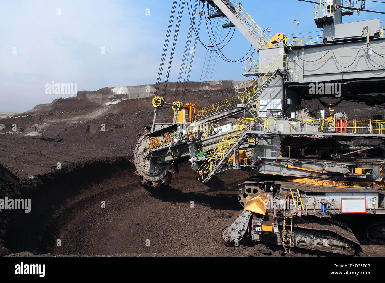 gray wheel mining coal excavator Stock Photo - Alamy