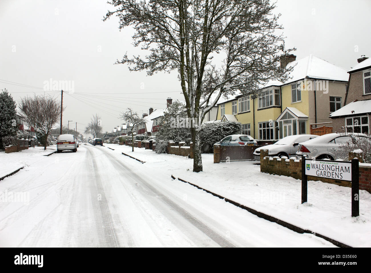 Snowy street scene hi-res stock photography and images - Alamy