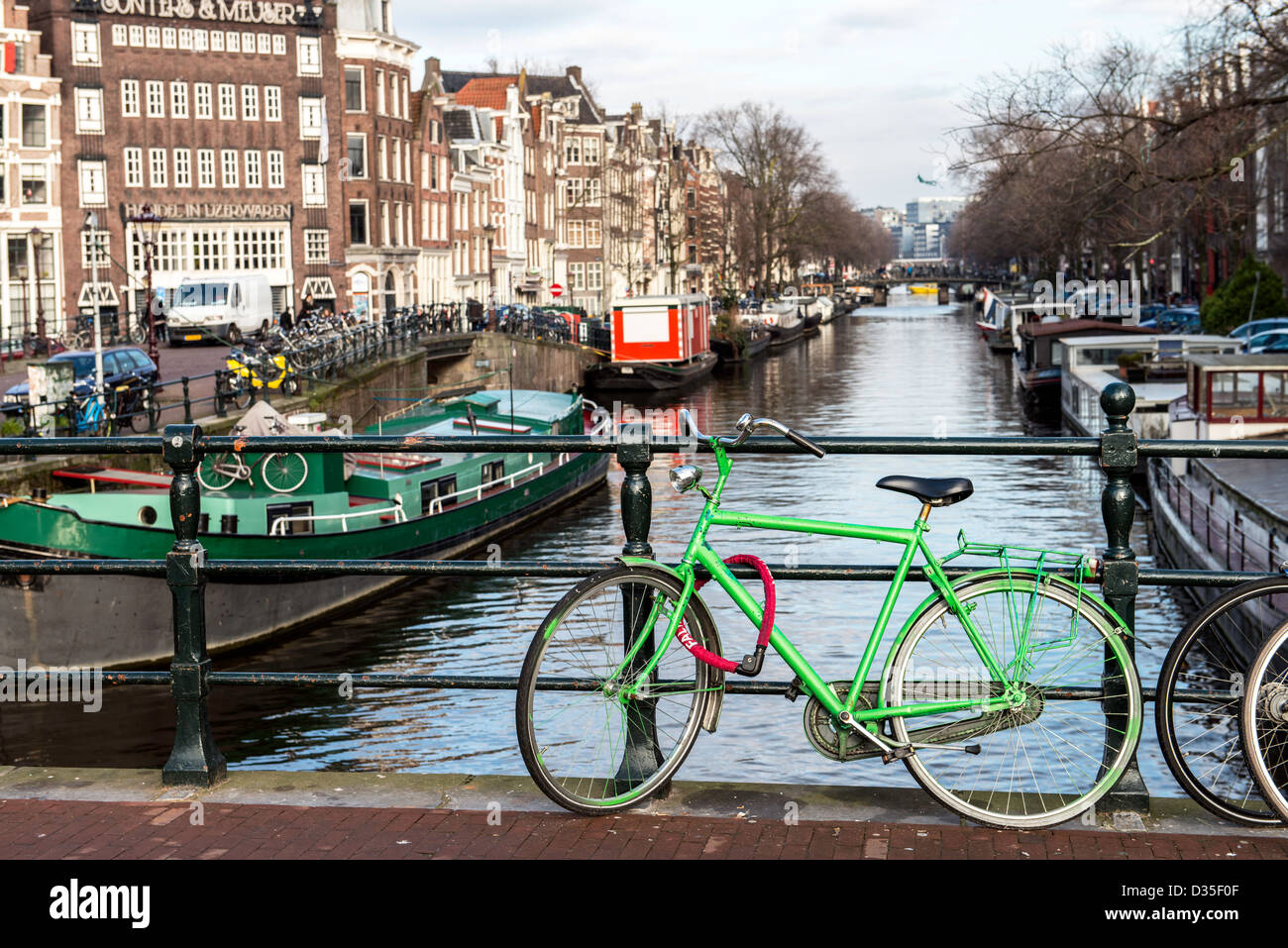 Green bicycle and canal Amsterdam Holland Stock Photo - Alamy