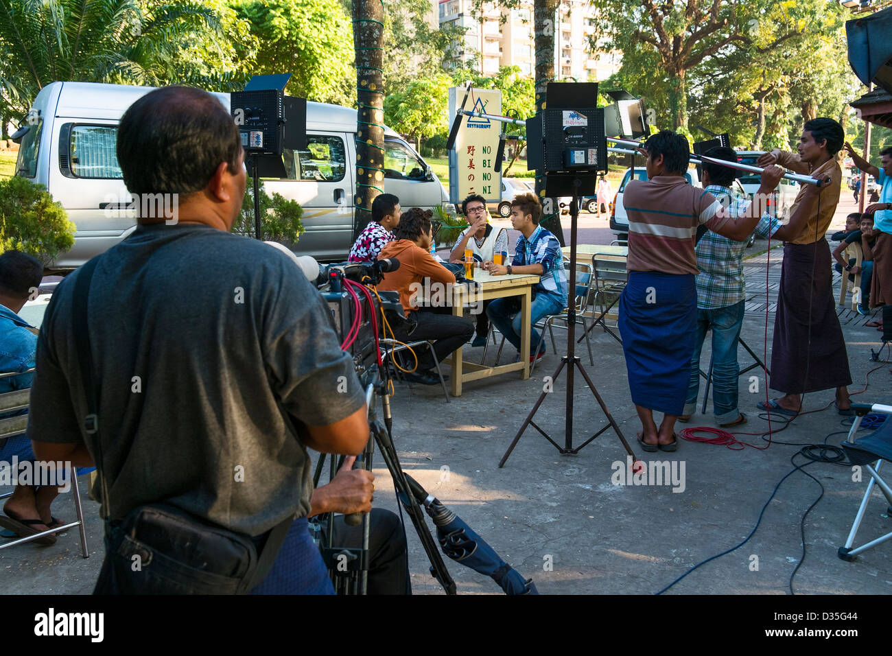 Film crew hi-res stock photography and images - Alamy
