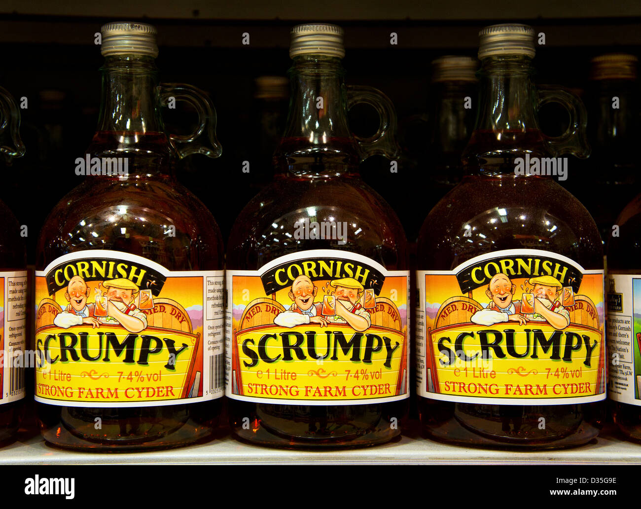 glass flagons of cornish scrumpy Stock Photo - Alamy