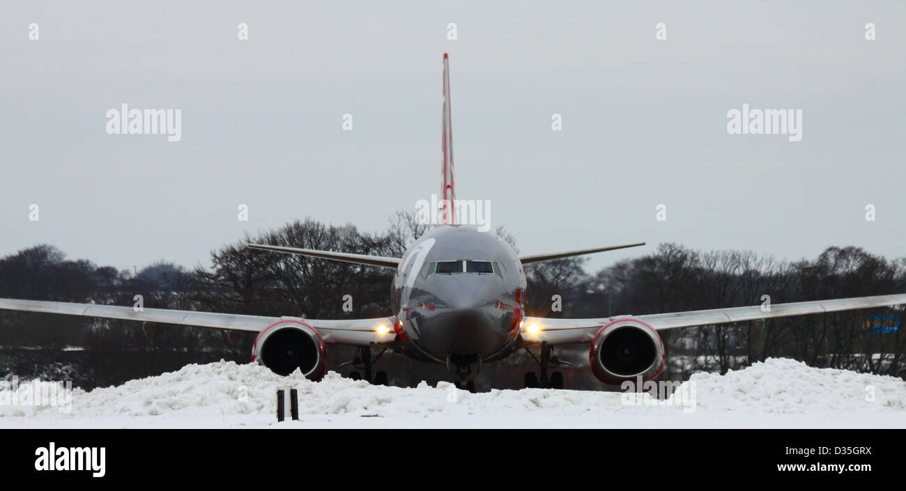 Jet2.com boeing 737 preparing for take off Stock Photo - Alamy