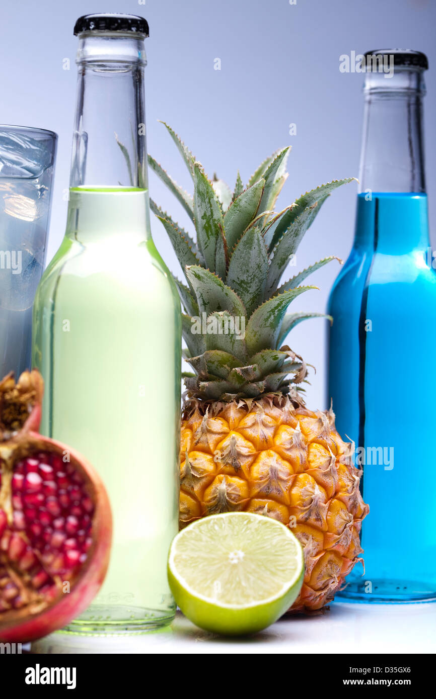 Cocktails,alcohol drinks with fruits Stock Photo - Alamy