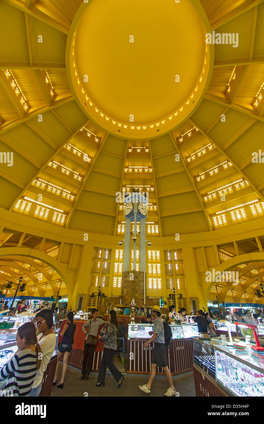 Inside the market hi-res stock photography and images - Alamy