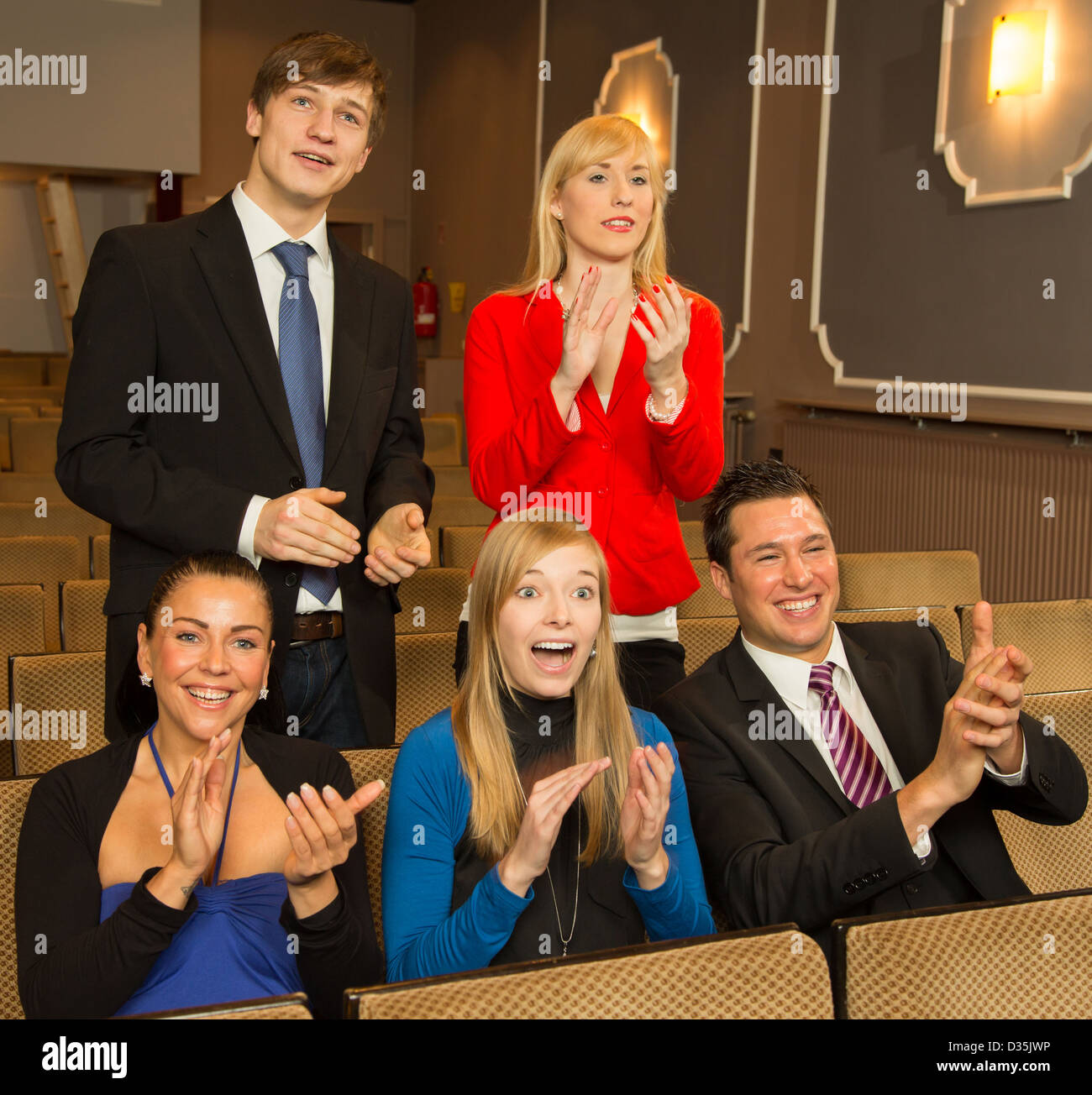 Audience clapping theatre hi-res stock photography and images - Alamy