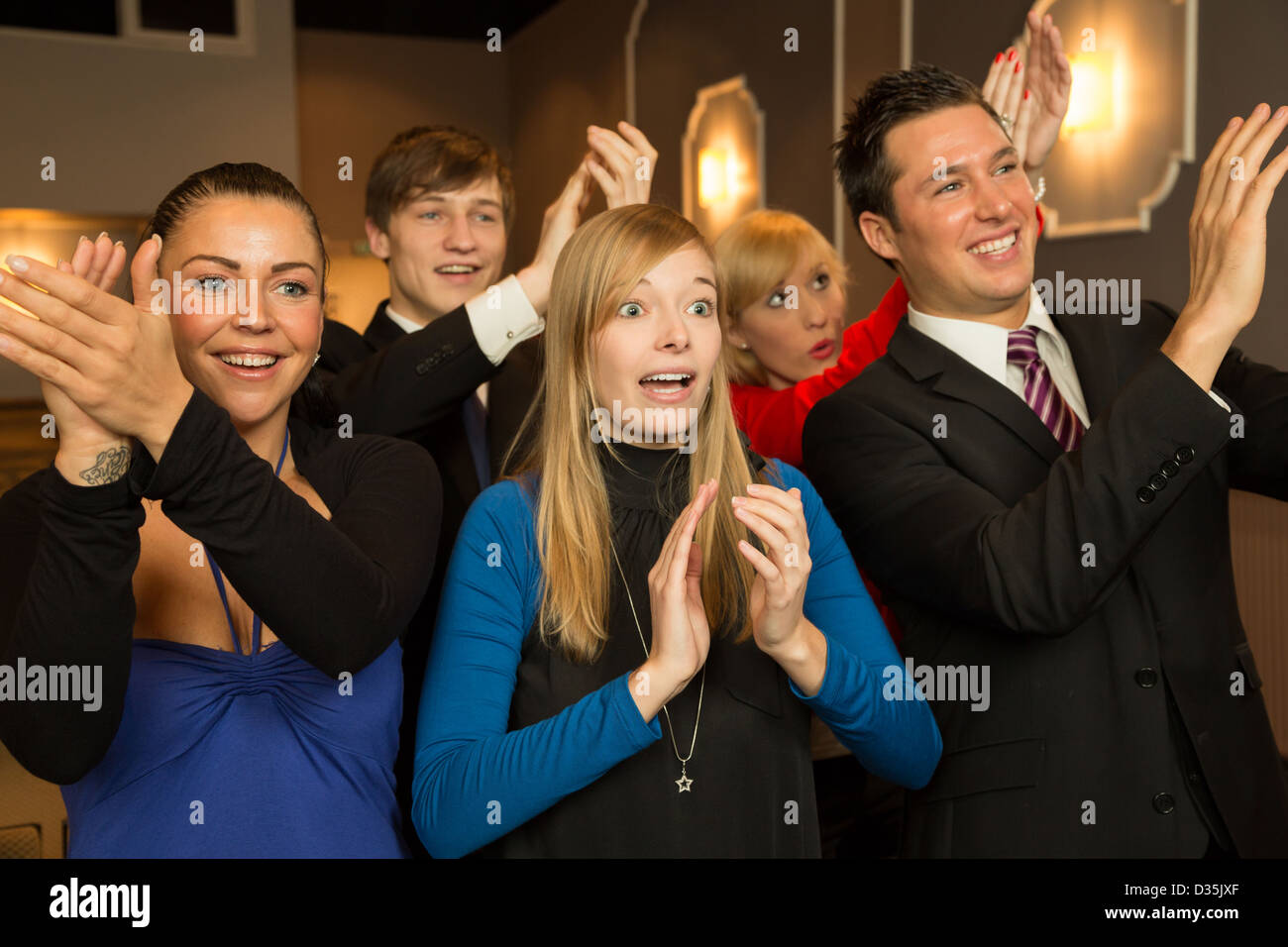 Audience clapping theatre hi-res stock photography and images - Alamy