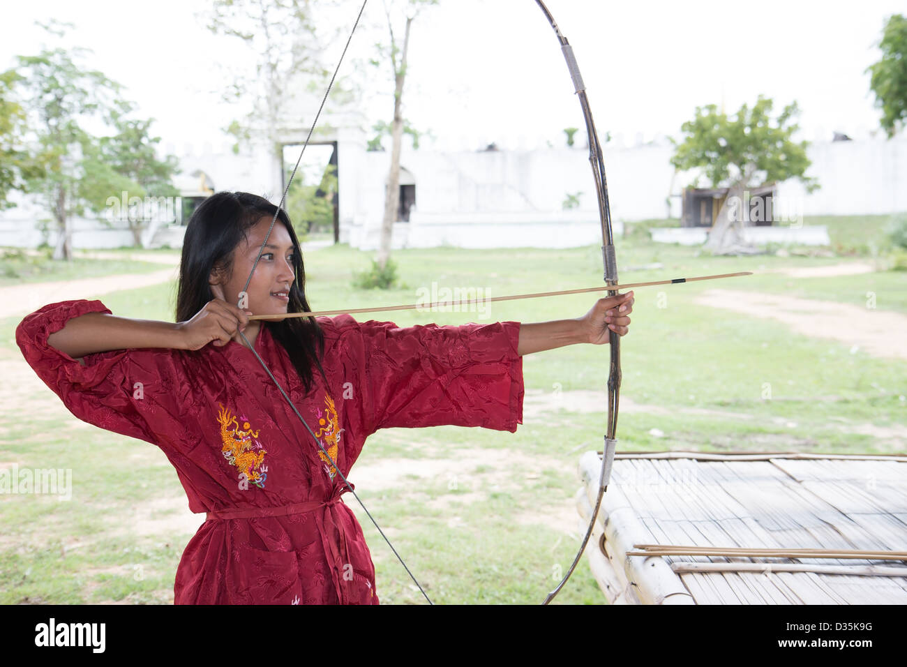 girl practicing archery Stock Photo - Alamy