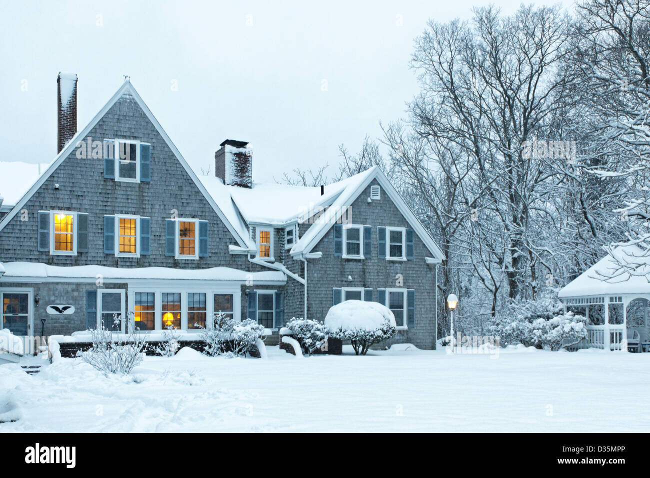 Cape cod beach house mansion hi-res stock photography and images - Alamy