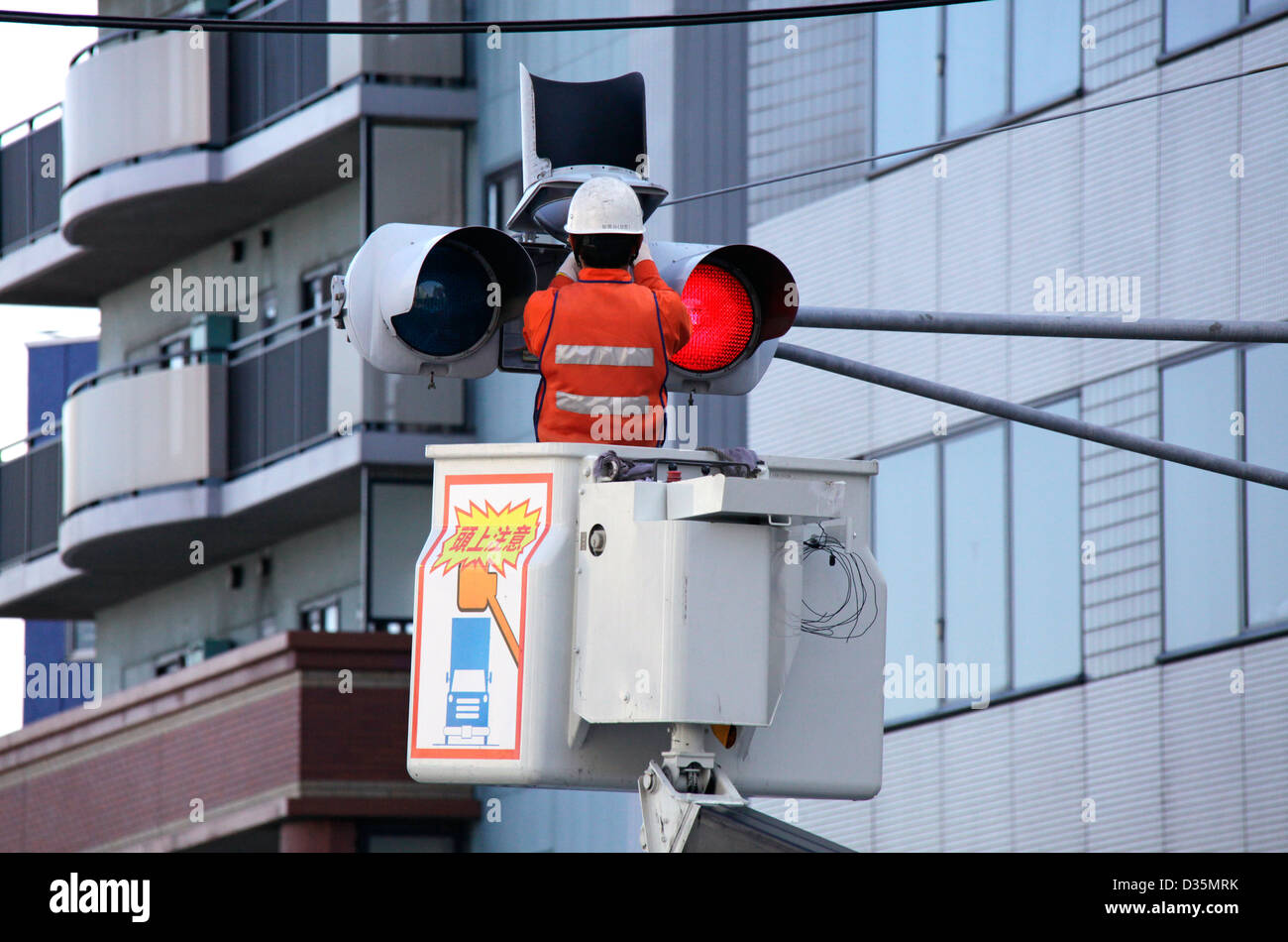 Man cleaning traffic lights in hi-res stock photography and images - Alamy
