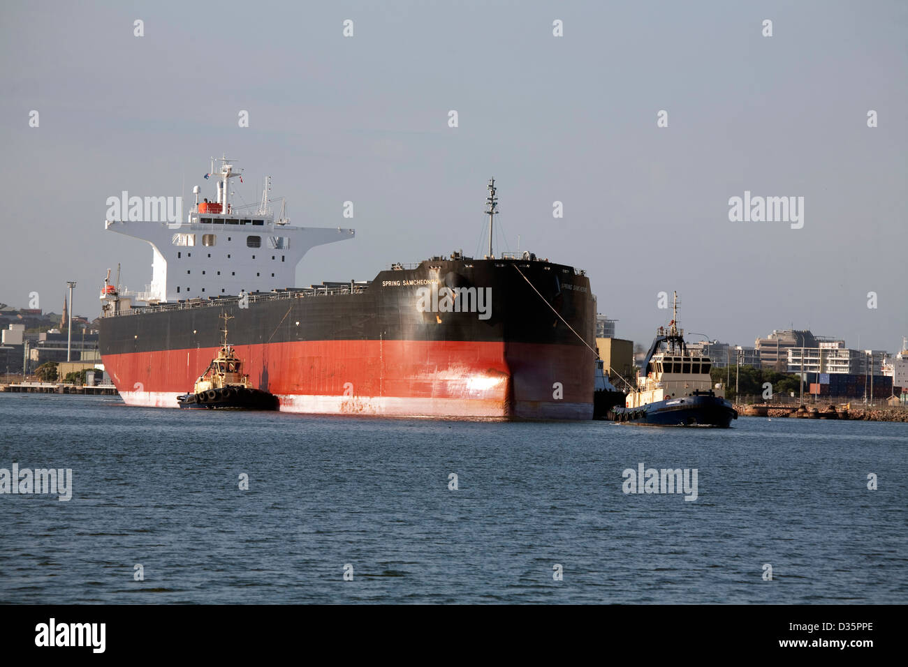 Panamax Dry Bulk Carrier MV Spring Samcheonpo arriving in Newcastle ...
