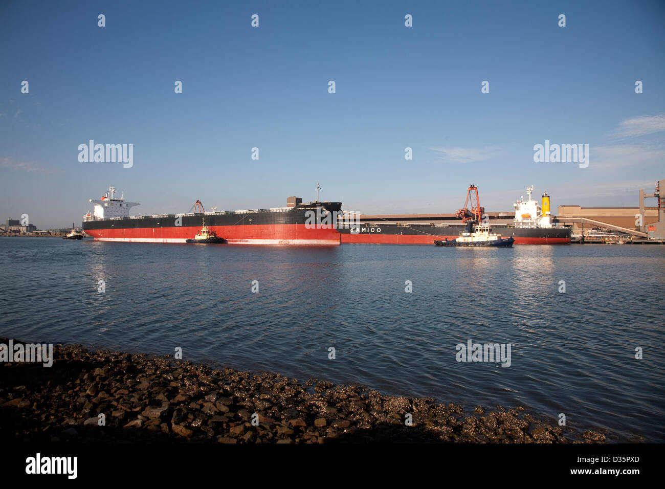 Panamax Dry Bulk Carrier MV Spring Samcheonpo arriving in Newcastle ...