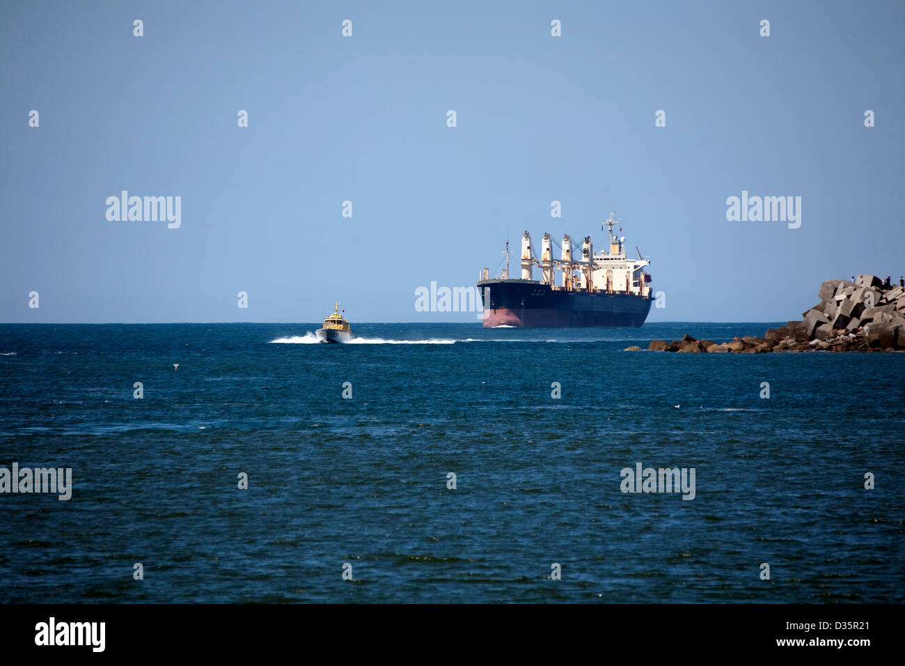 The MV Ken Ann Maru Dry Bulk Cargo Carrier arriving in Newcastle ...