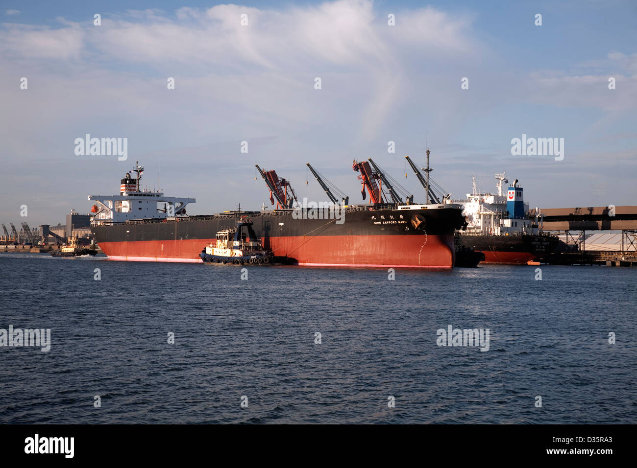 Tugboats coal carrier hi-res stock photography and images - Alamy