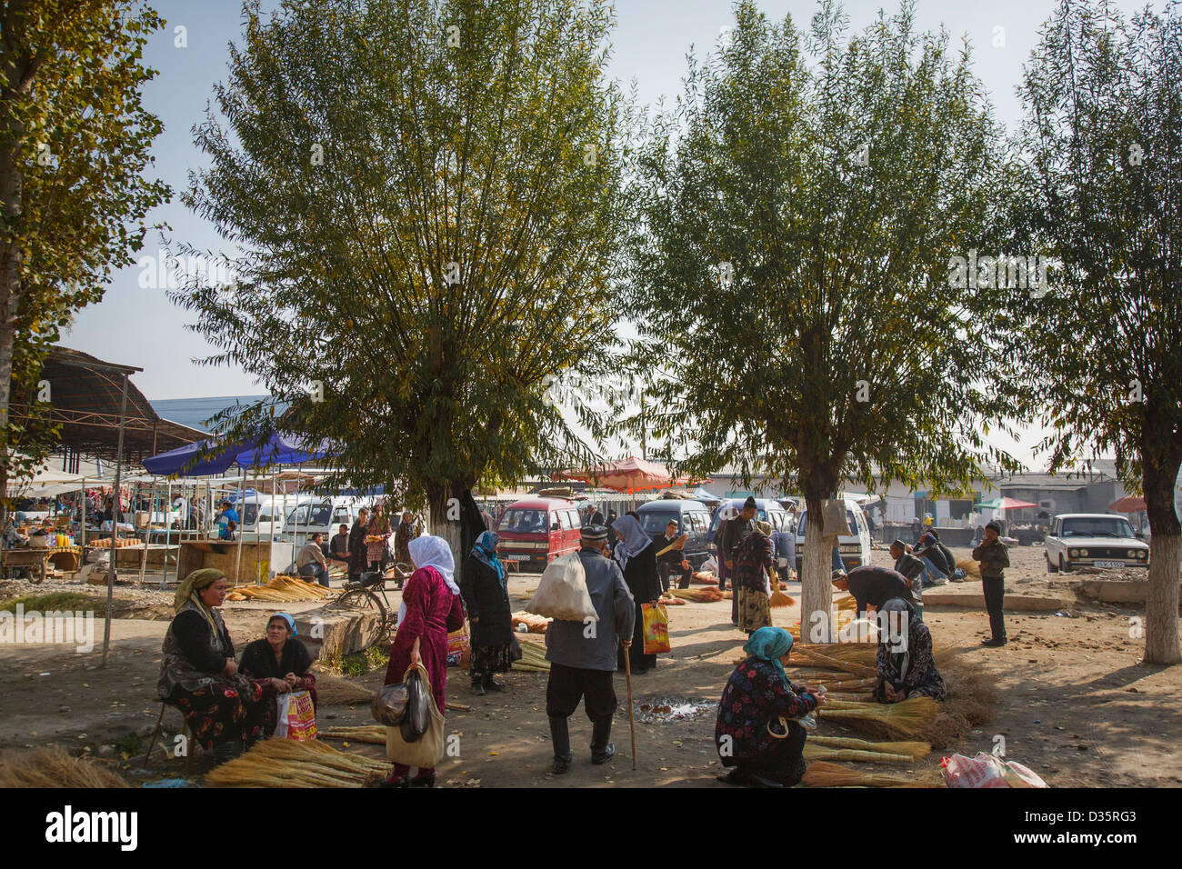 The Sunday bazaar in Margilan, Ferghana valley, Uzbekistan Stock Photo ...