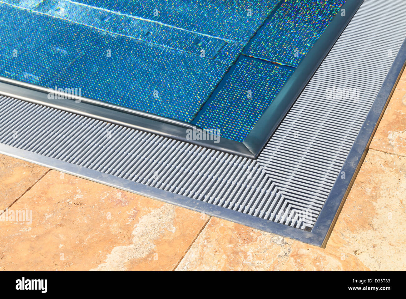 Modern residential pool hi-res stock photography and images - Alamy