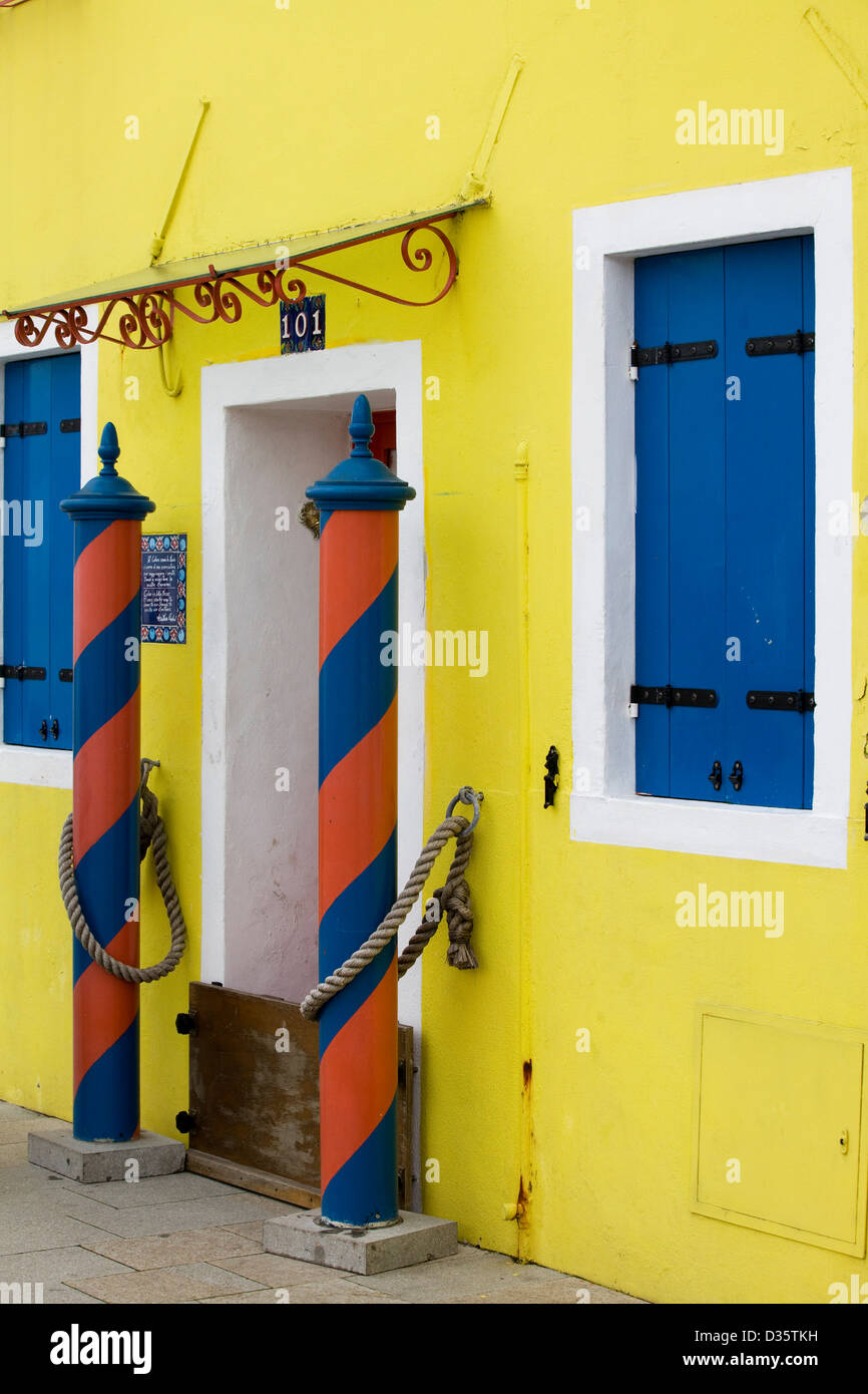 Colorfully painted houses hi-res stock photography and images - Alamy