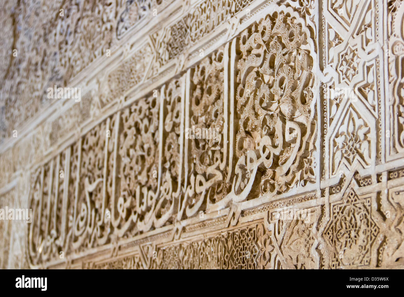 Alhambra palace pattern hi-res stock photography and images - Alamy