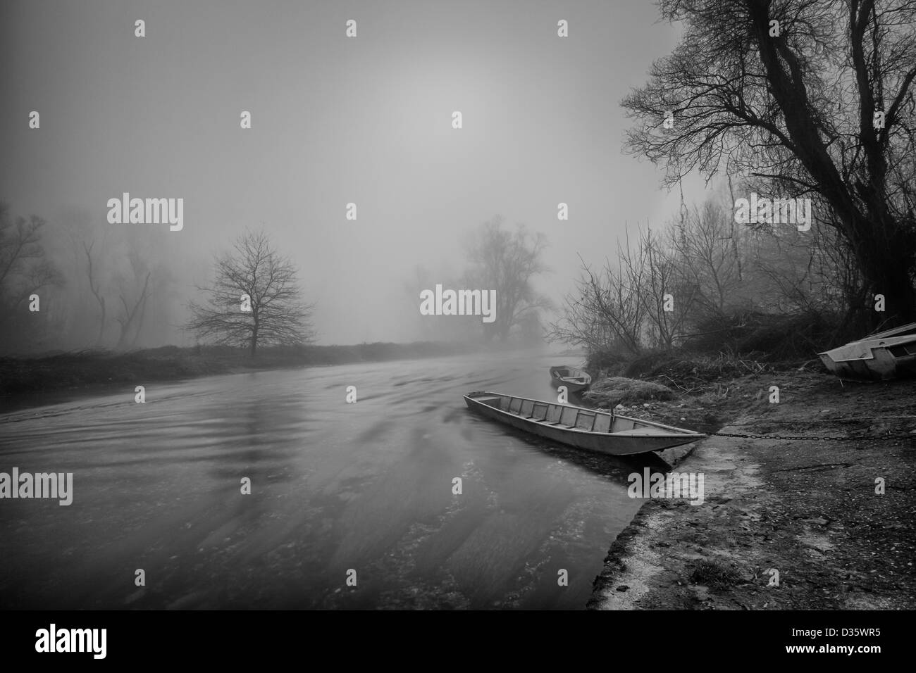 Mist winter morning hi-res stock photography and images - Alamy