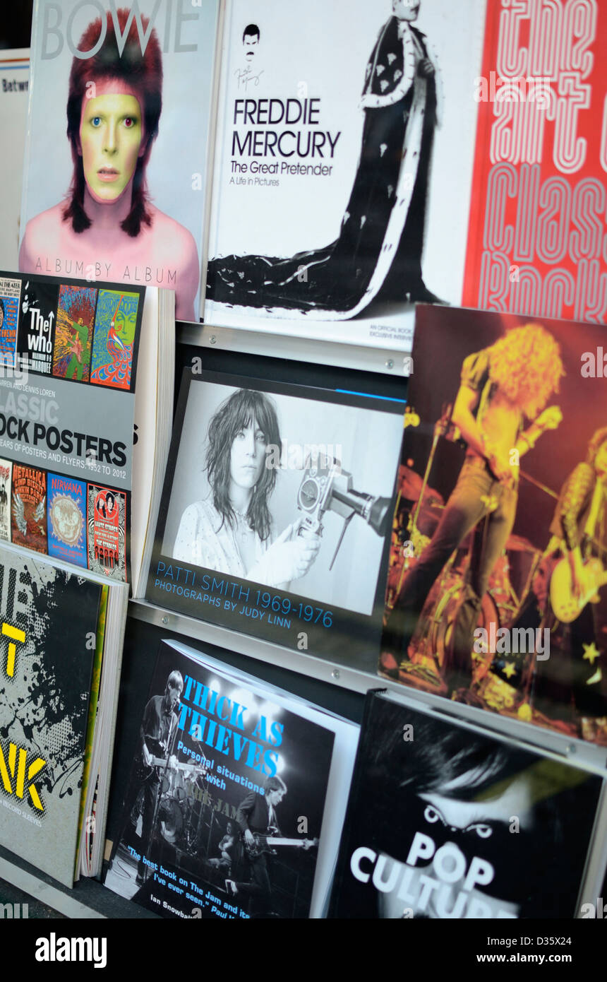 Bookshop display hi-res stock photography and images - Alamy