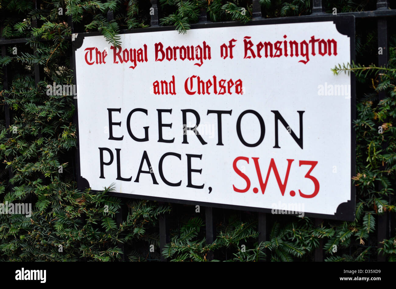 Knightsbridge street sign hi-res stock photography and images - Alamy