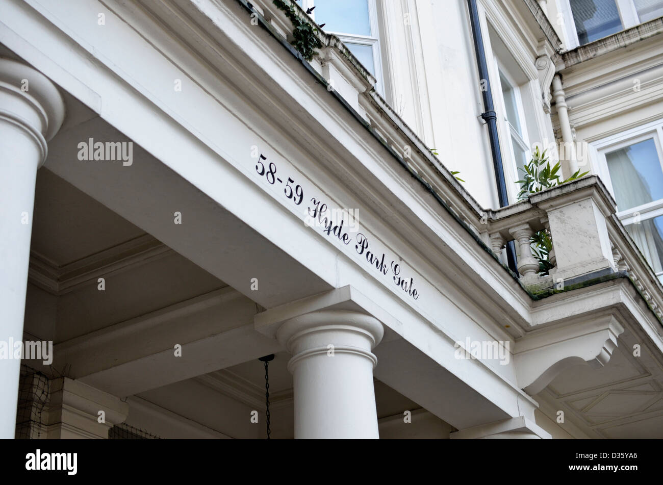 Gate numbers hi-res stock photography and images - Alamy