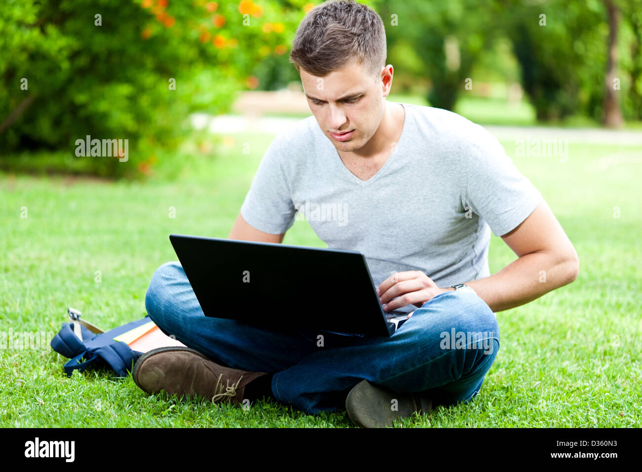 Student students outdoor hi-res stock photography and images - Alamy