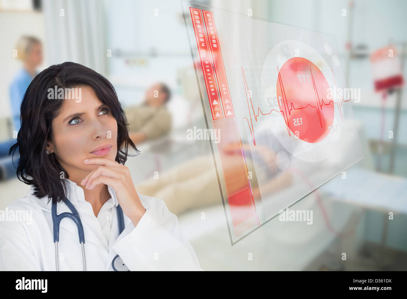 Doctor showing screen hi-res stock photography and images - Alamy