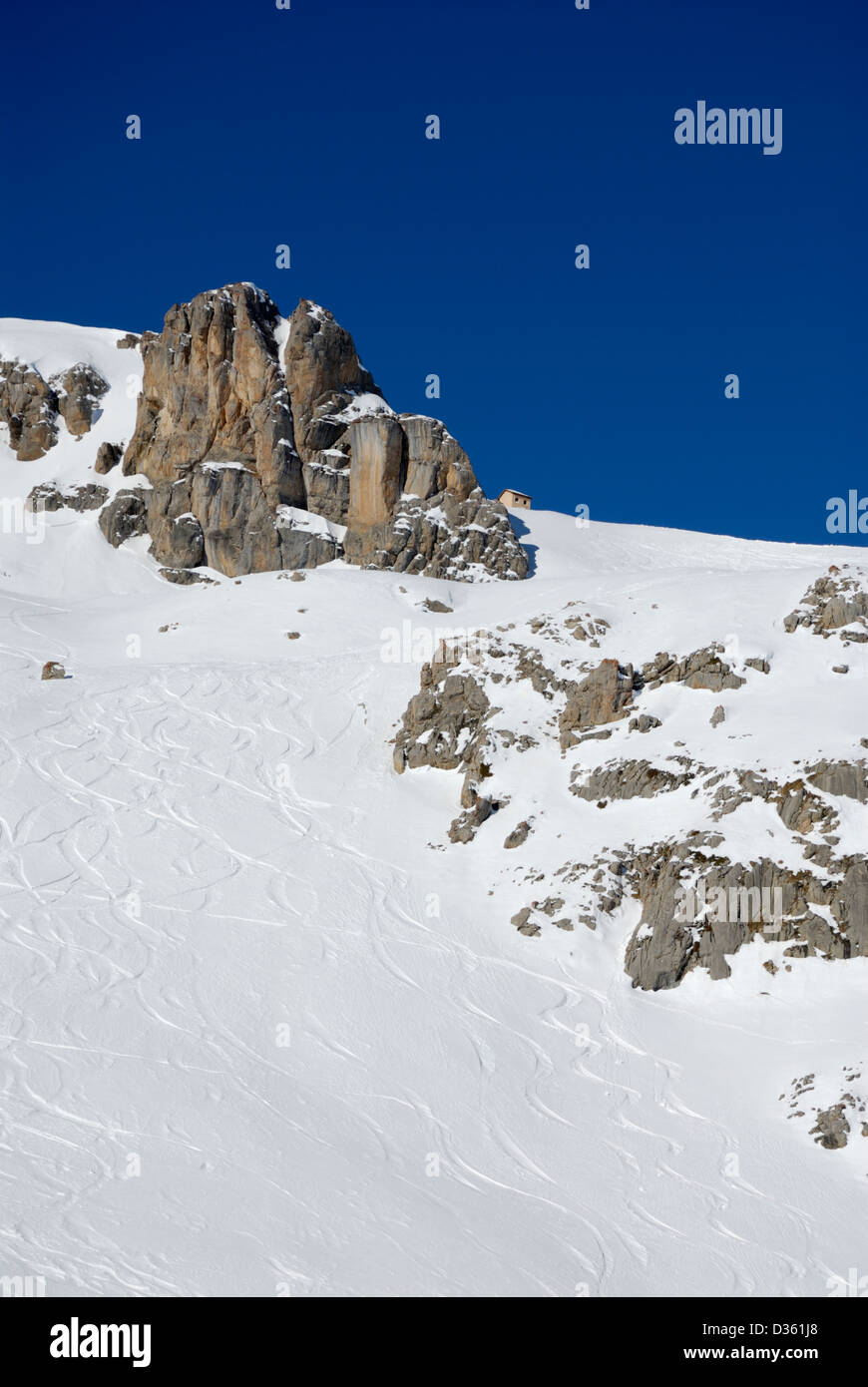 Off piste skiing in the french alps hi-res stock photography and images ...