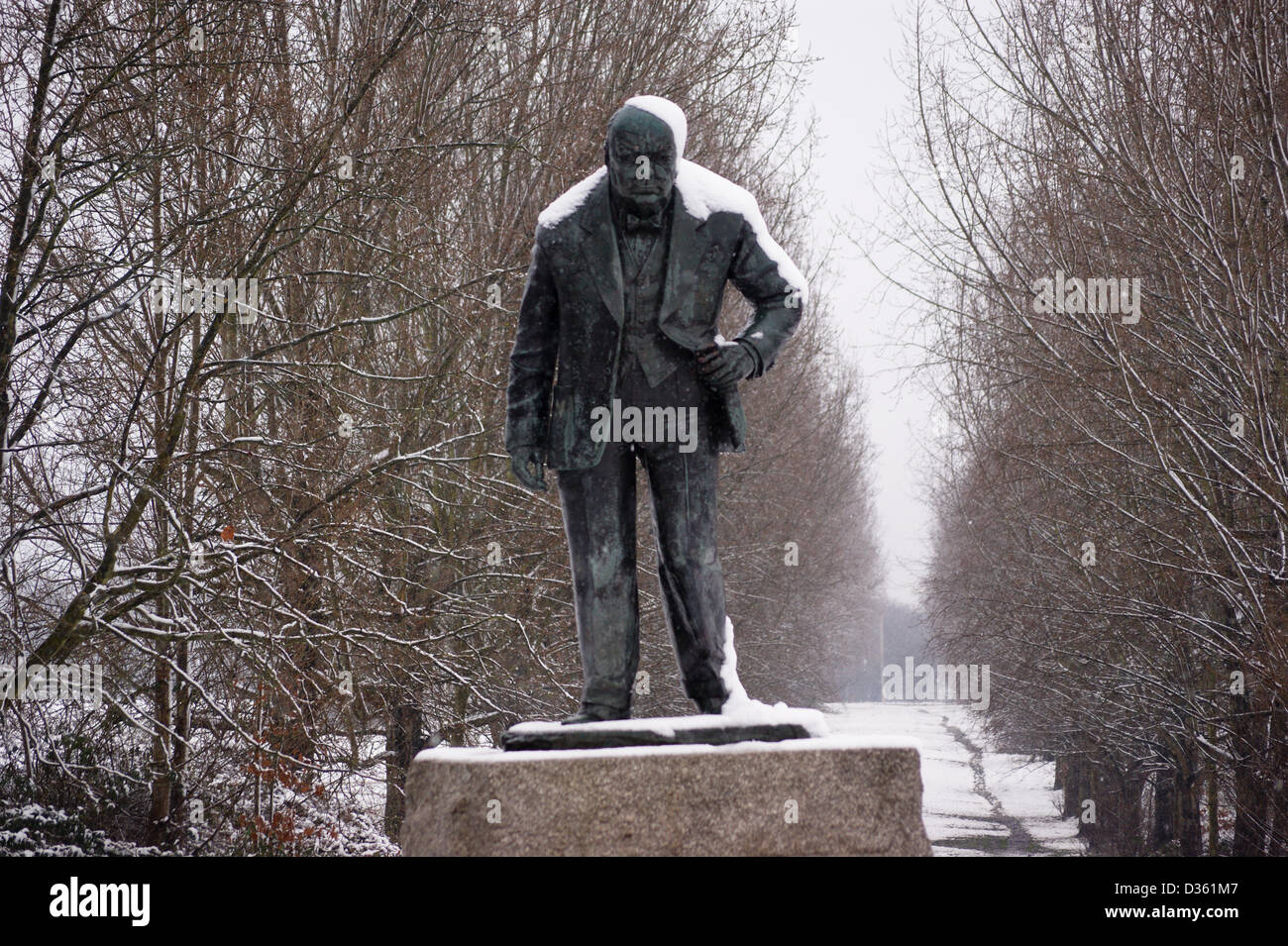 David mcfall sculptor hi-res stock photography and images - Alamy