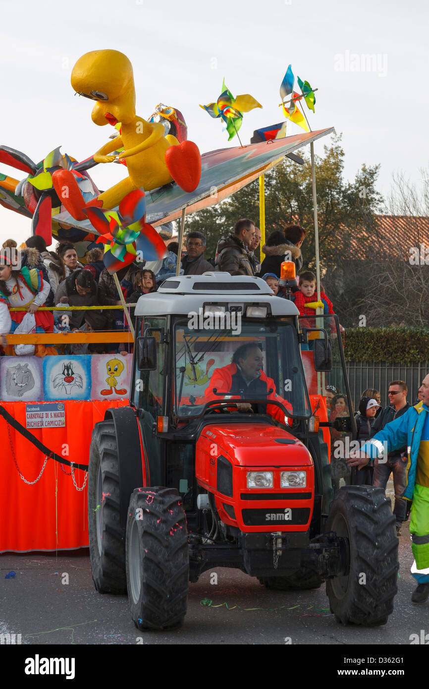 Same tractor at the Carnival parade of Signa, Florence Stock Photo - Alamy