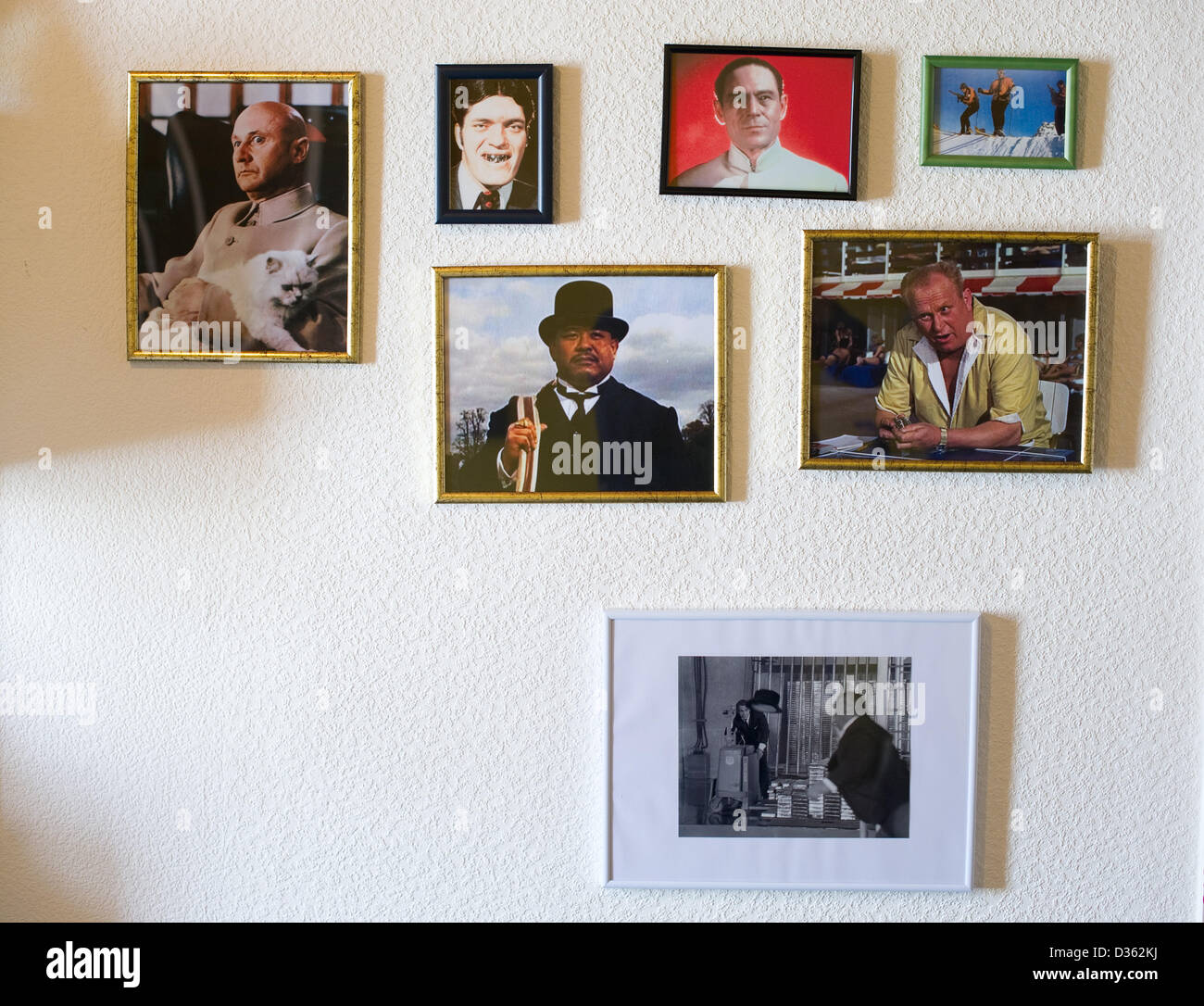 James bond 007 theme hi-res stock photography and images - Alamy