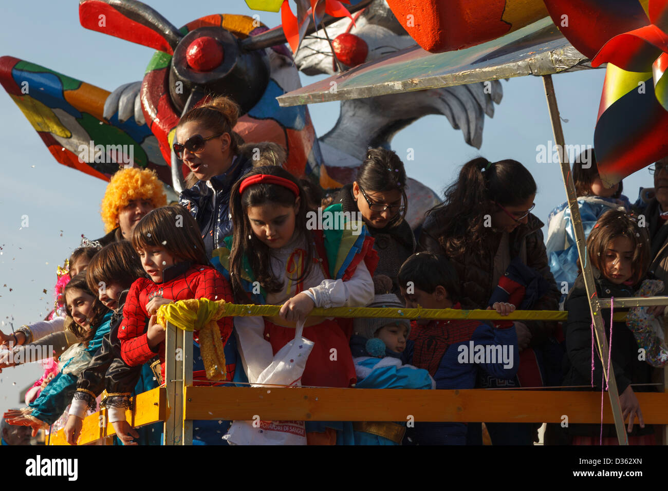 Bandwagon hi-res stock photography and images - Alamy