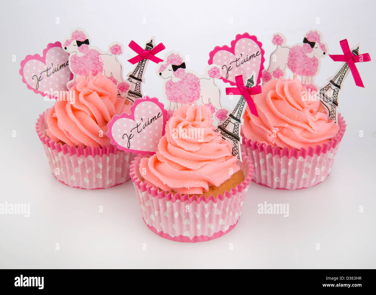 Sponge cake tower hi-res stock photography and images - Alamy