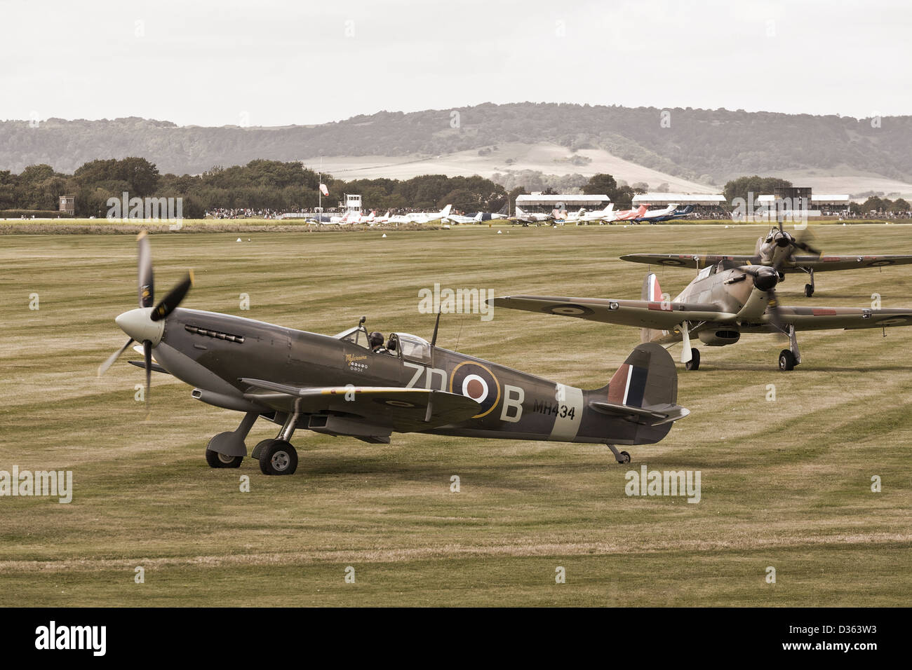 1943 Supermarine Spitfire MkIX, MH434 ZD-B, prepares for take off at ...