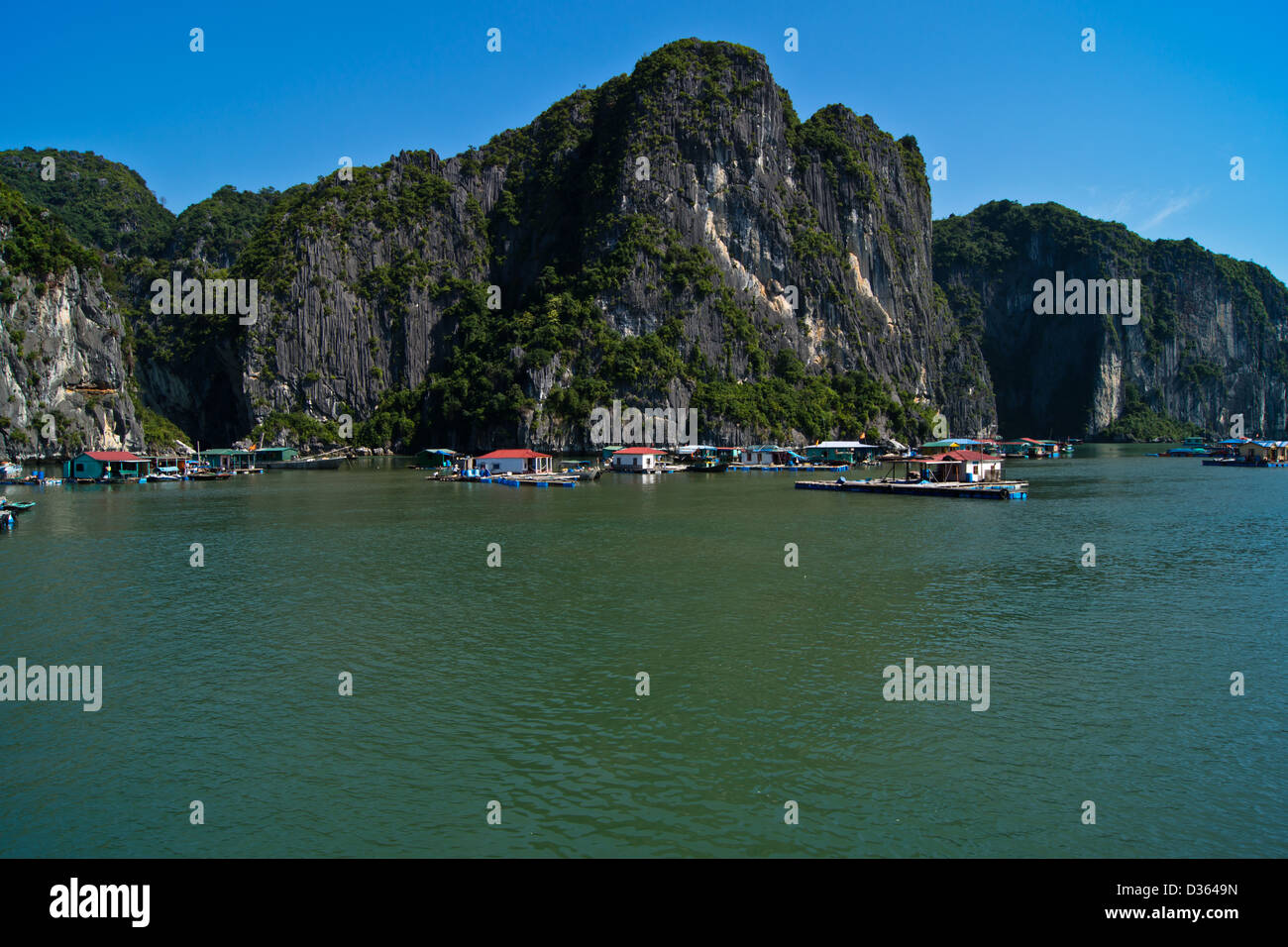 Hạ Long Bay North Vietnam UNESCO World Heritage Site monolithic islands ...