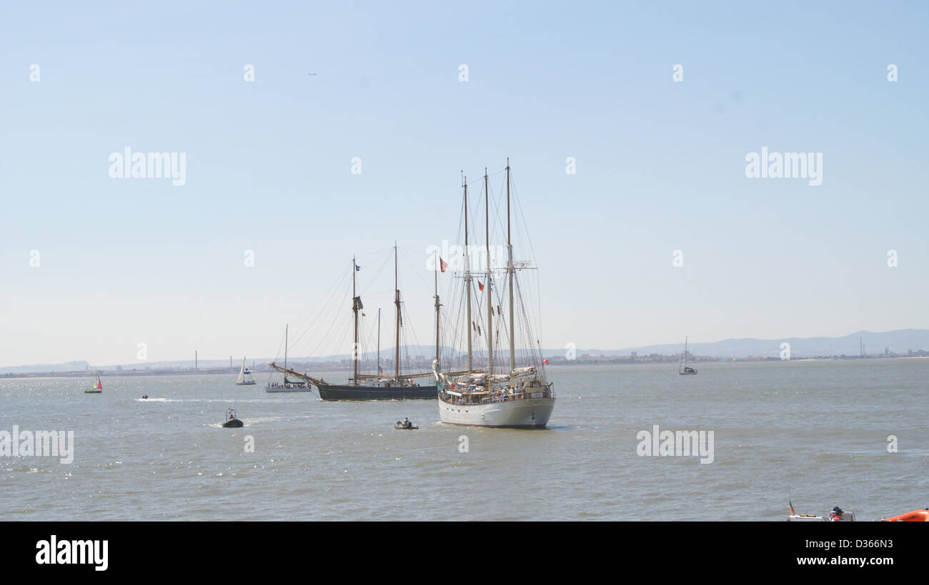 Tall ship flags hi-res stock photography and images - Alamy