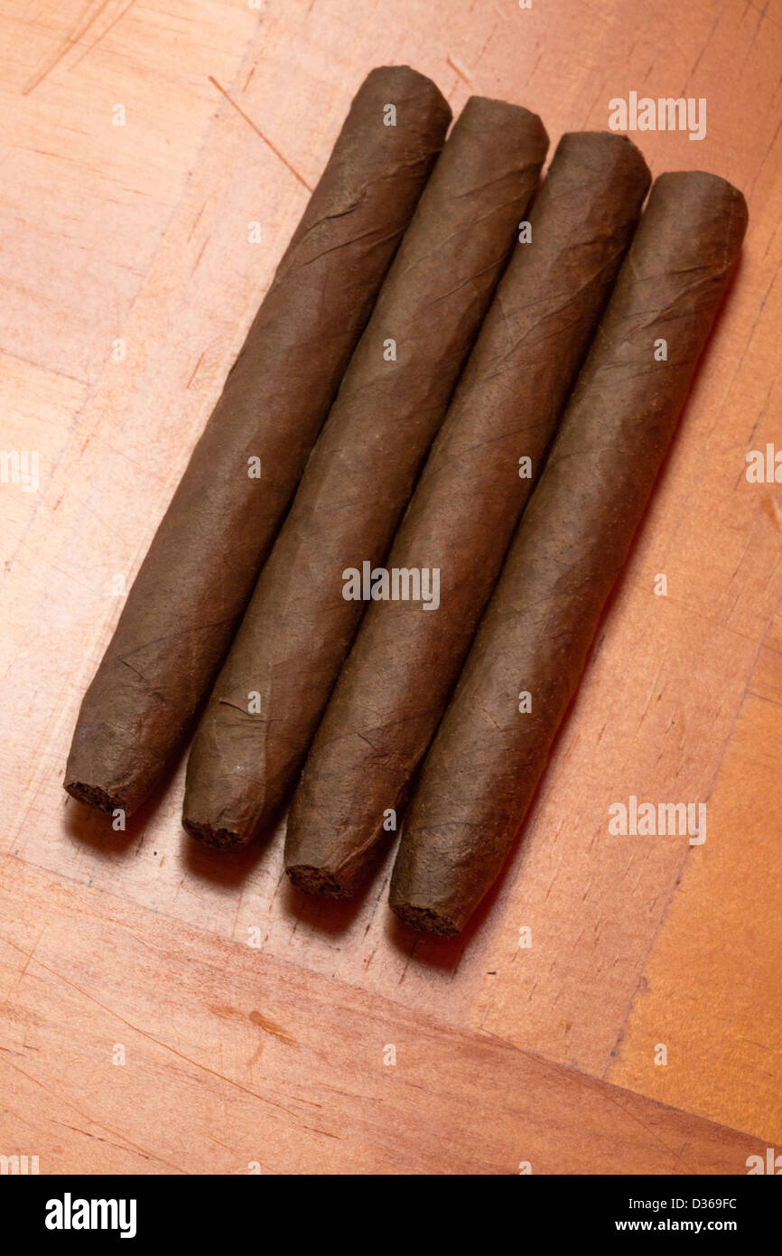 Expensive cigars hi-res stock photography and images - Alamy