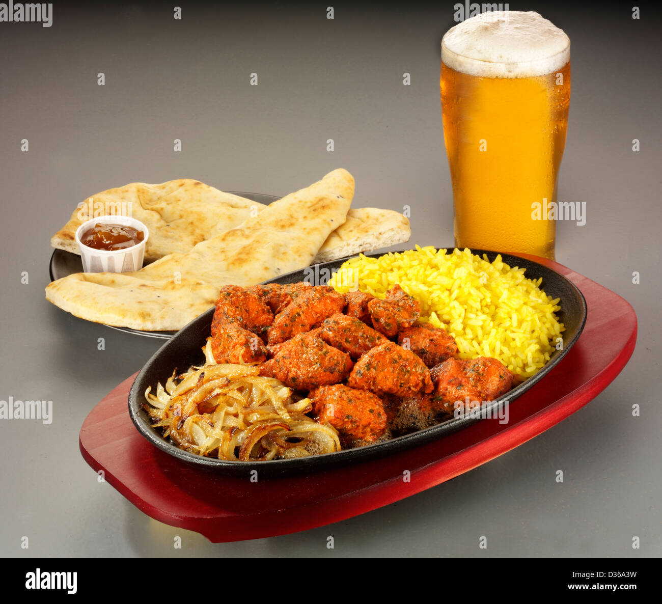 CURRIED CHICKEN TIKKA DINNER WITH RICE AND BEER Stock Photo - Alamy