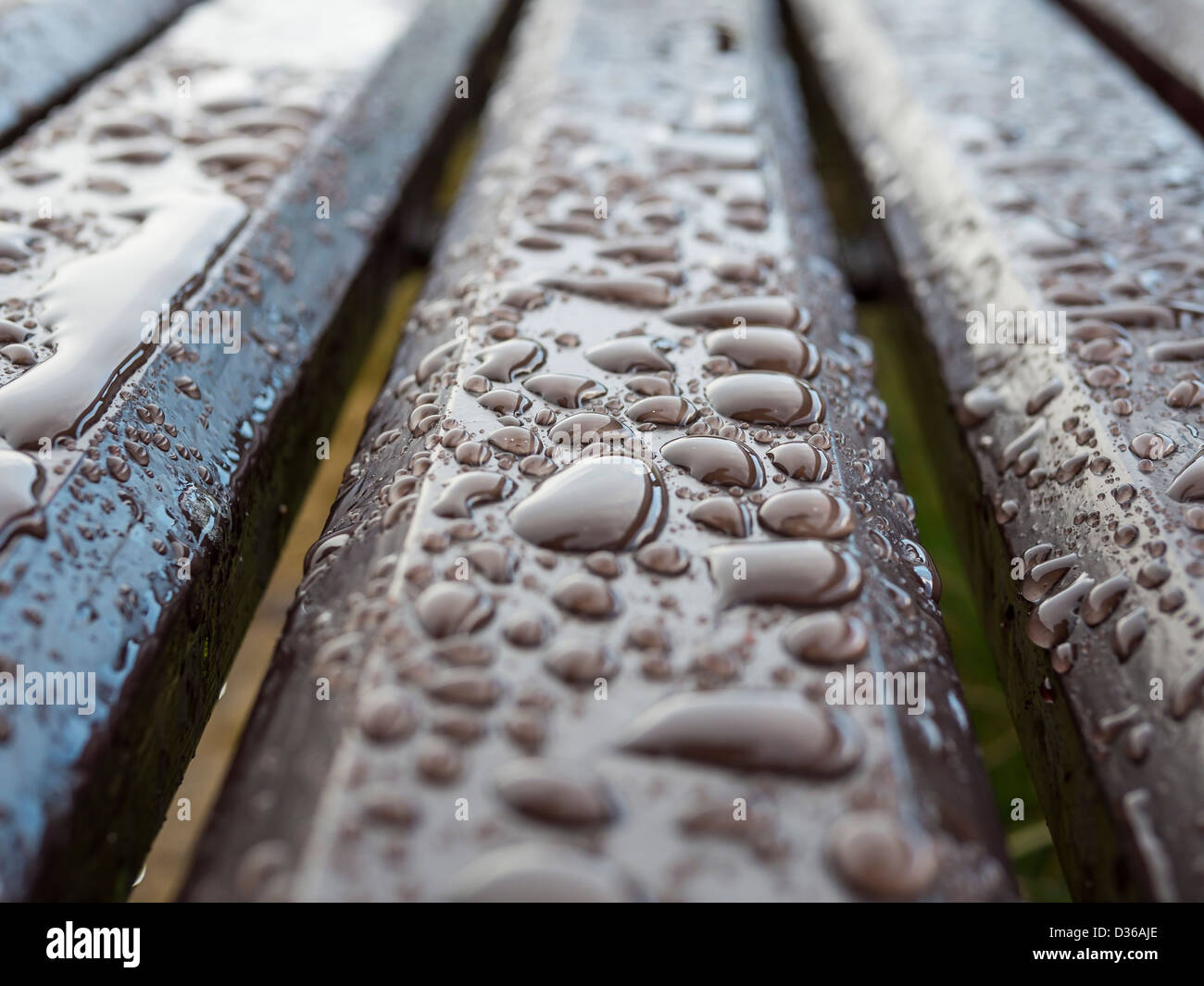 Rain drops on park bench hi-res stock photography and images - Alamy